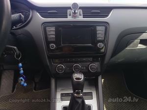 White Skoda Octavia 2013 in Tallinn, with an engine capacity of 1.40 L and mileage of 309 thousand km for 5900 €, photo 10 on AUTOMOTO.COM.LV