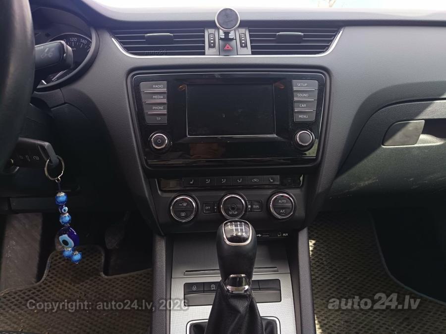 White Skoda Octavia 2013 in Tallinn, with an engine capacity of 1.40 L and mileage of 309 thousand km for 5900 €, photo 10 on AUTOMOTO.COM.LV
