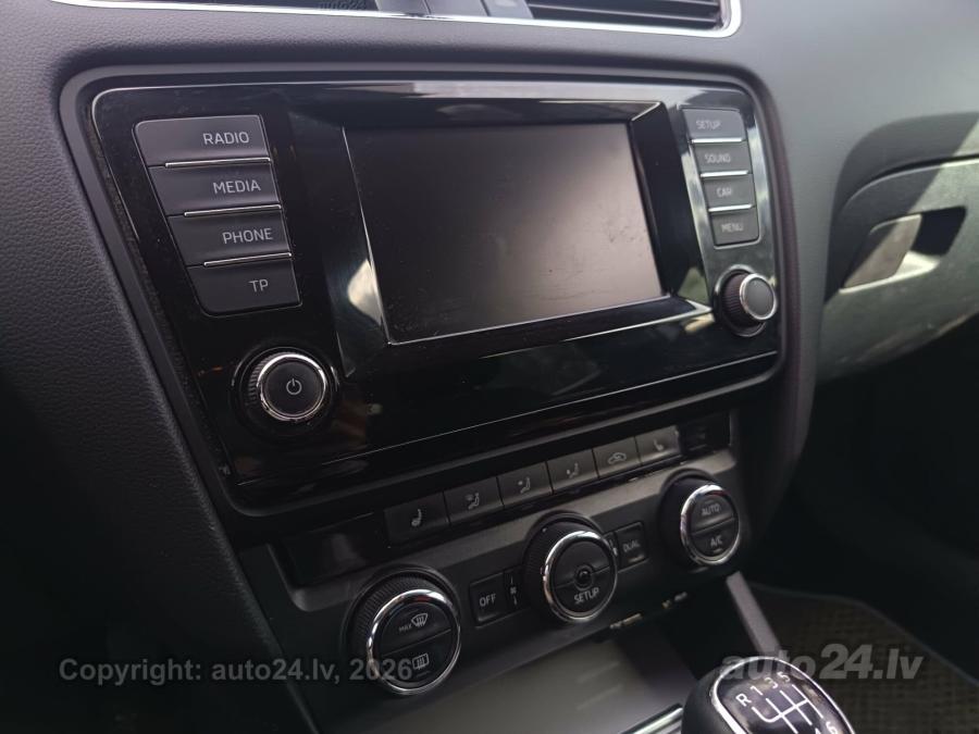 White Skoda Octavia 2013 in Tallinn, with an engine capacity of 1.40 L and mileage of 309 thousand km for 5900 €, photo 12 on AUTOMOTO.COM.LV