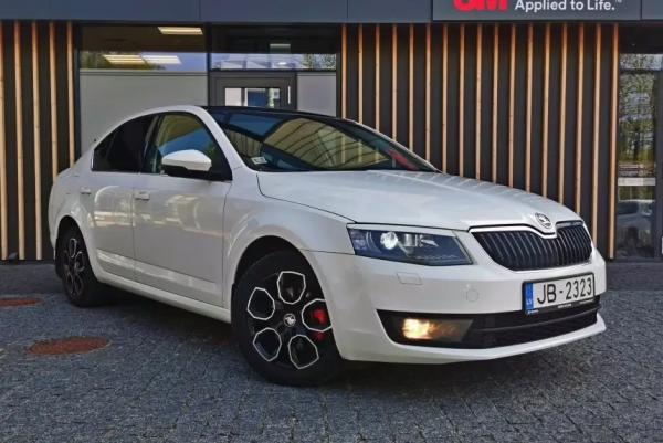 White Skoda Octavia 2013 in Riga, with an engine capacity of 2.00 L and mileage of 225 thousand km for 9490 €, photo 1 on AUTOMOTO.COM.LV