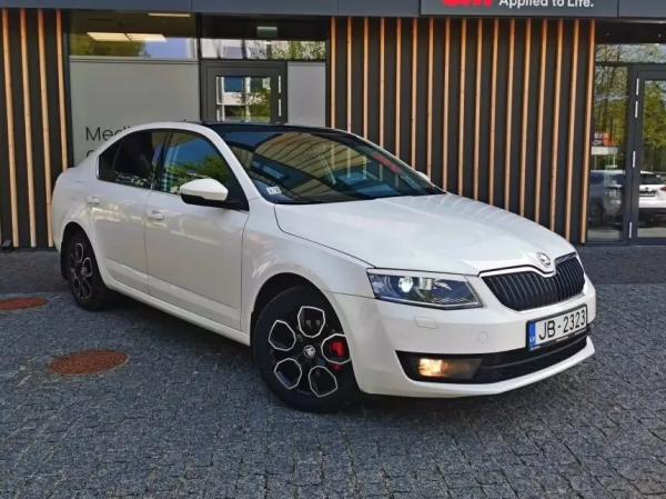 White Skoda Octavia 2013 in Riga, with an engine capacity of 2.00 L and mileage of 225 thousand km for 9490 €, photo 2 on AUTOMOTO.COM.LV