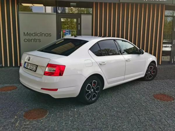 White Skoda Octavia 2013 in Riga, with an engine capacity of 2.00 L and mileage of 225 thousand km for 9490 €, photo 3 on AUTOMOTO.COM.LV
