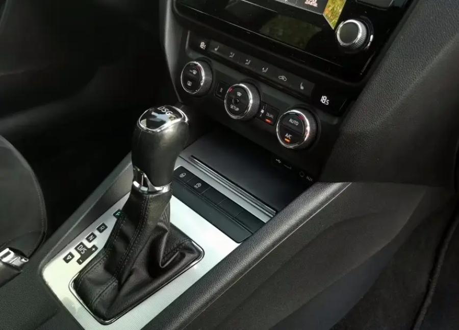 Balts Skoda Octavia 2013 Rīga, ar dzinēja tilpumu 2.00 L un nobraukumu 225 tūkst. km par 9490 €, foto 12 vietnē AUTOMOTO.COM.LV