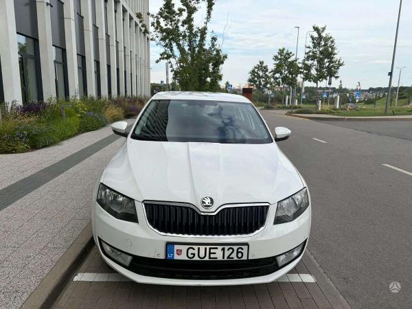 White Skoda Octavia 2013 in Vilnius, with an engine capacity of 1.40 L and mileage of 241 thousand km for 4900 €, photo 2 on AUTOMOTO.COM.LV