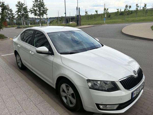 White Skoda Octavia 2013 in Vilnius, with an engine capacity of 1.40 L and mileage of 241 thousand km for 4900 €, photo 3 on AUTOMOTO.COM.LV