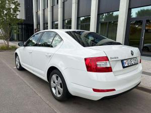 White Skoda Octavia 2013 in Vilnius, with an engine capacity of 1.40 L and mileage of 241 thousand km for 4900 €, photo 6 on AUTOMOTO.COM.LV