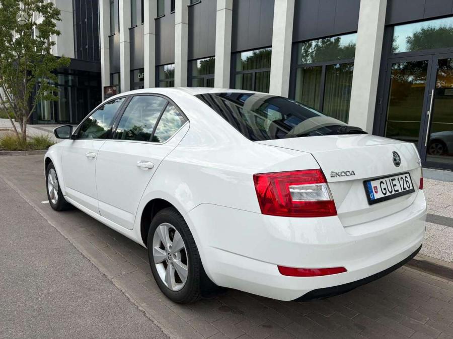 White Skoda Octavia 2013 in Vilnius, with an engine capacity of 1.40 L and mileage of 241 thousand km for 4900 €, photo 6 on AUTOMOTO.COM.LV