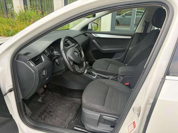 White Skoda Octavia 2013 in Vilnius, with an engine capacity of 1.40 L and mileage of 241 thousand km for 4900 €, photo 6 on AUTOMOTO.COM.LV