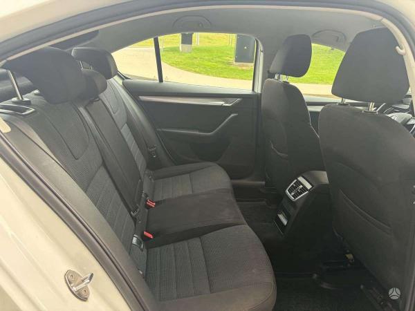 White Skoda Octavia 2013 in Vilnius, with an engine capacity of 1.40 L and mileage of 241 thousand km for 4900 €, photo 8 on AUTOMOTO.COM.LV