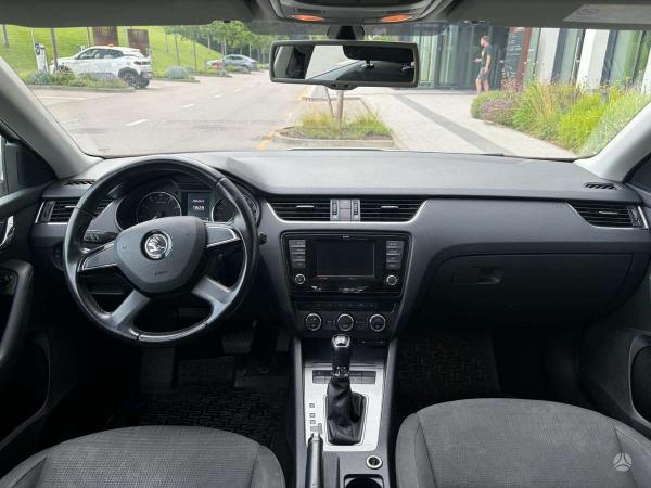 White Skoda Octavia 2013 in Vilnius, with an engine capacity of 1.40 L and mileage of 241 thousand km for 4900 €, photo 9 on AUTOMOTO.COM.LV