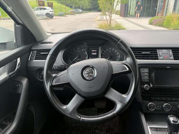 White Skoda Octavia 2013 in Vilnius, with an engine capacity of 1.40 L and mileage of 241 thousand km for 4900 €, photo 10 on AUTOMOTO.COM.LV