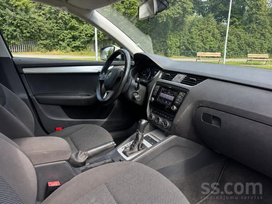 White Skoda Octavia 2013 in Riga, with an engine capacity of 1.80 L and mileage of 217 thousand km for 7950 €, photo 6 on AUTOMOTO.COM.LV