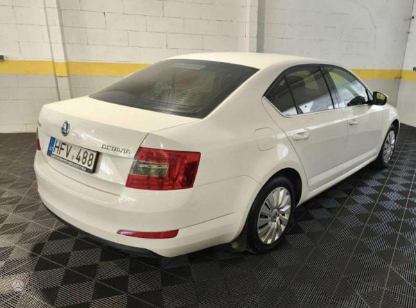 White Skoda Octavia 2014 in Kaunas, with an engine capacity of 1.60 L and mileage of 200 thousand km for 4750 €, photo 3 on AUTOMOTO.COM.LV
