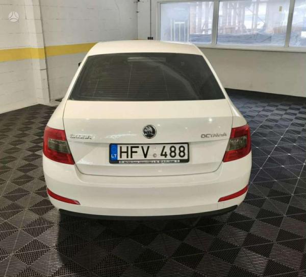 White Skoda Octavia 2014 in Kaunas, with an engine capacity of 1.60 L and mileage of 200 thousand km for 4750 €, photo 4 on AUTOMOTO.COM.LV