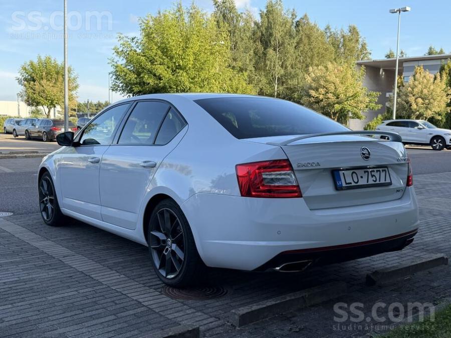 White Skoda Octavia 2014 in Riga, with an engine capacity of 2.00 L and mileage of 195 thousand km for 8900 €, photo 7 on AUTOMOTO.COM.LV