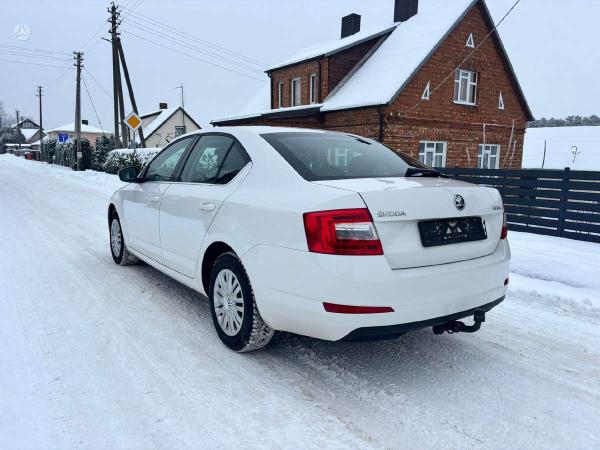 White Skoda Octavia 2015 in Kaunas, with an engine capacity of 1.60 L and mileage of 253 thousand km for 5500 €, photo 3 on AUTOMOTO.COM.LV