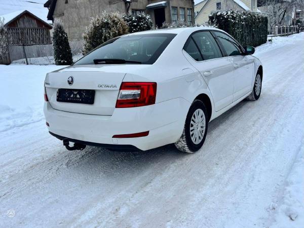 White Skoda Octavia 2015 in Kaunas, with an engine capacity of 1.60 L and mileage of 253 thousand km for 5500 €, photo 4 on AUTOMOTO.COM.LV
