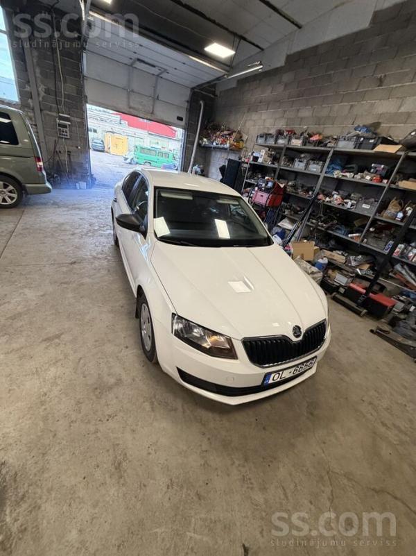 White Skoda Octavia 2015 in Riga, with an engine capacity of 1.60 L and mileage of 270 thousand km for 6600 €, photo 4 on AUTOMOTO.COM.LV