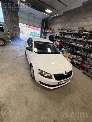 White Skoda Octavia 2015 in Riga, with an engine capacity of 1.60 L and mileage of 270 thousand km for 6600 €, photo 5 on AUTOMOTO.COM.LV