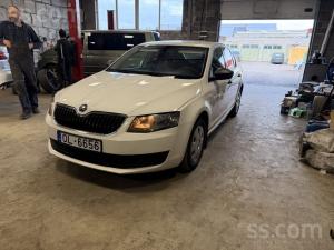 White Skoda Octavia 2015 in Riga, with an engine capacity of 1.60 L and mileage of 270 thousand km for 6600 €, photo 6 on AUTOMOTO.COM.LV