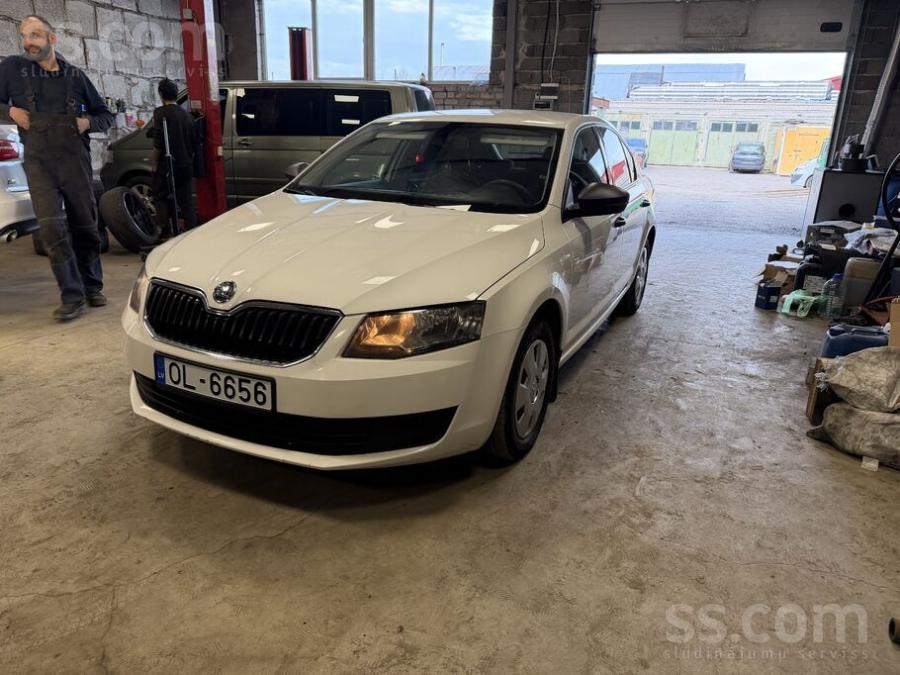 White Skoda Octavia 2015 in Riga, with an engine capacity of 1.60 L and mileage of 270 thousand km for 6600 €, photo 6 on AUTOMOTO.COM.LV