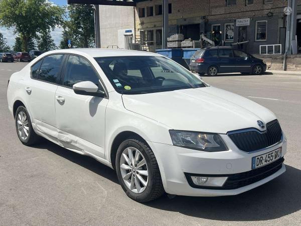 Белый Шкода Октавия 2015 в Паневежис, объемом двигателя 1.60 л и пробегом 268 тыс. км за 3700 €, фото 6 на AUTOMOTO.COM.LV