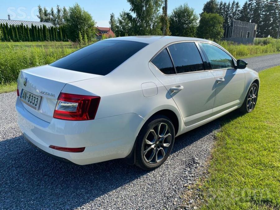 White Skoda Octavia 2015 in Riga, with an engine capacity of 2.00 L and mileage of 227 thousand km for 7800 €, photo 7 on AUTOMOTO.COM.LV
