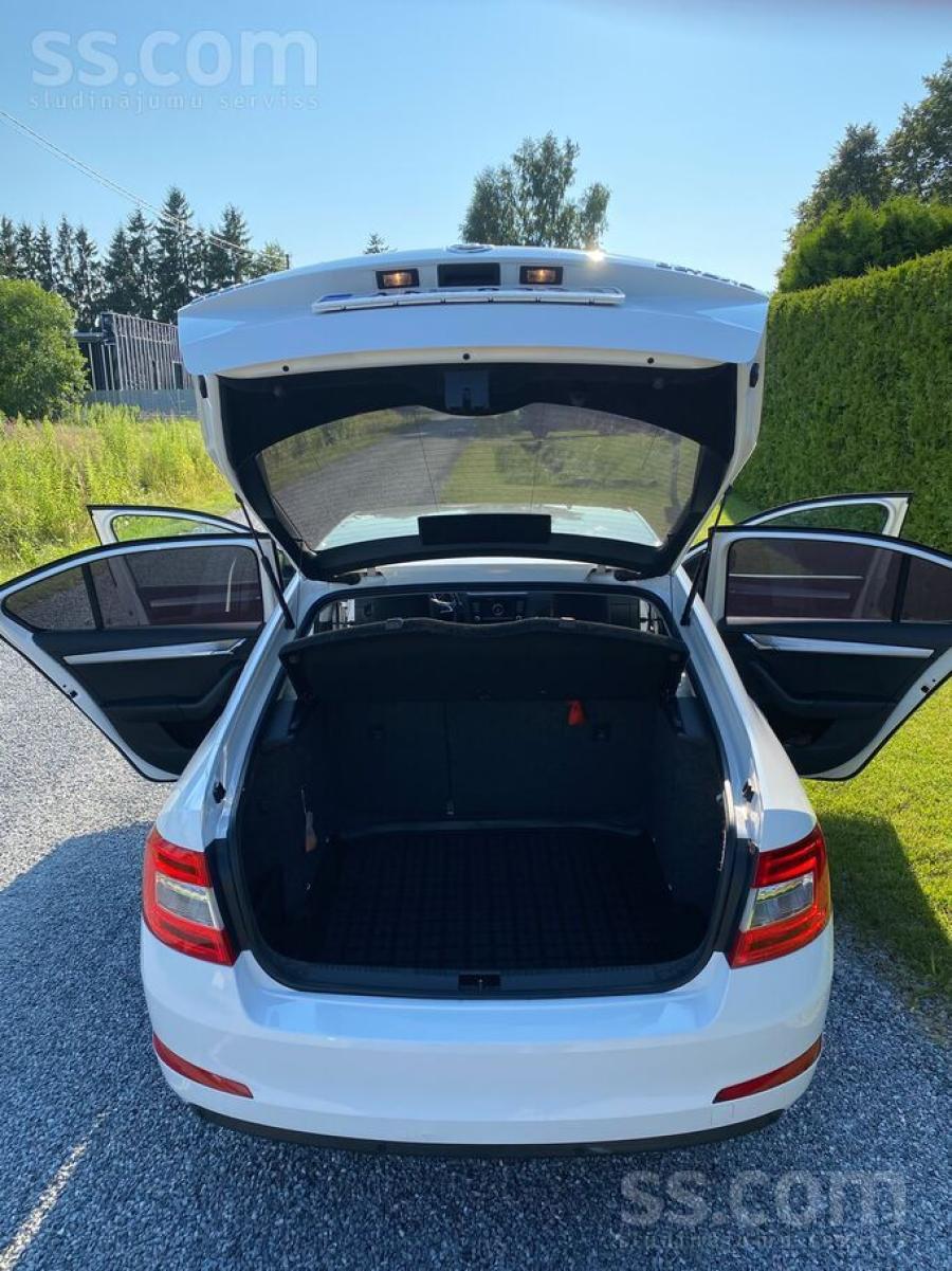 White Skoda Octavia 2015 in Riga, with an engine capacity of 2.00 L and mileage of 227 thousand km for 7800 €, photo 9 on AUTOMOTO.COM.LV