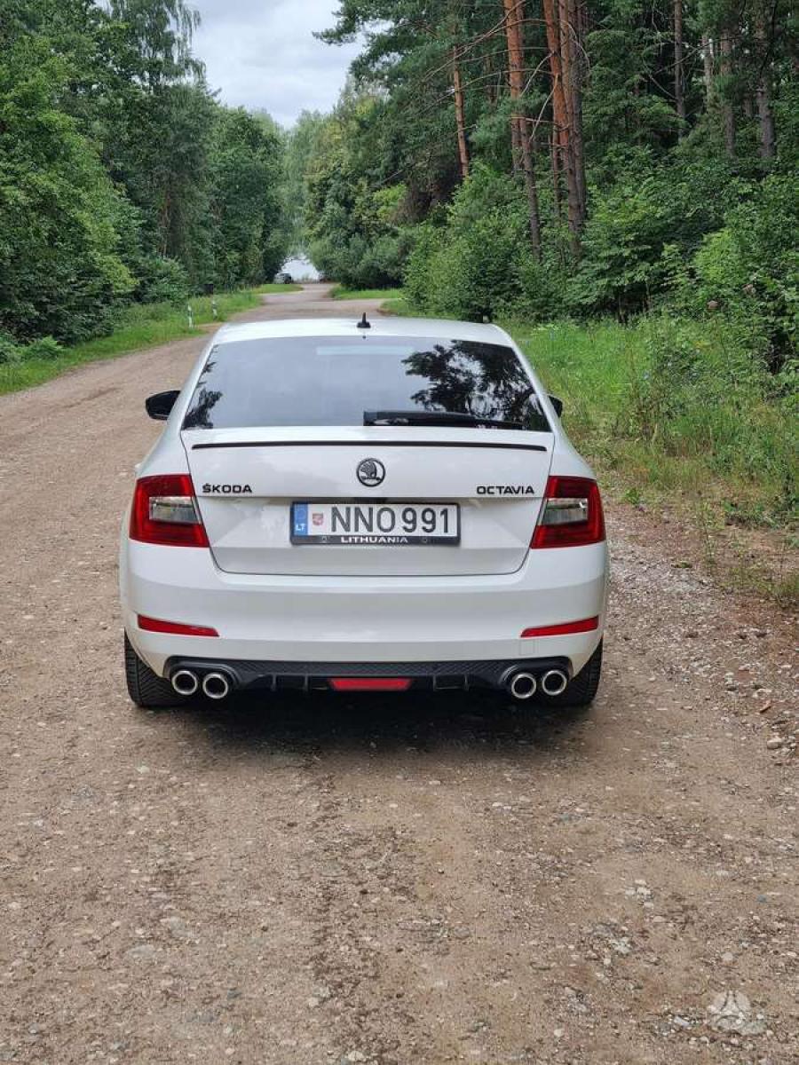 White Skoda Octavia 2015 in Kaunas, with an engine capacity of 1.60 L and mileage of 211 thousand km for 7700 €, photo 4 on AUTOMOTO.COM.LV