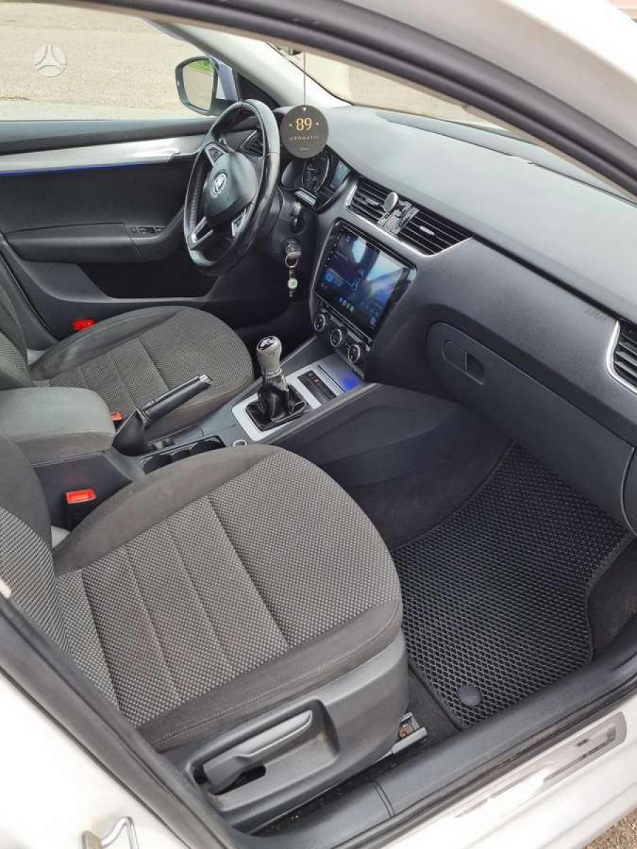 White Skoda Octavia 2015 in Kaunas, with an engine capacity of 1.60 L and mileage of 211 thousand km for 7700 €, photo 9 on AUTOMOTO.COM.LV