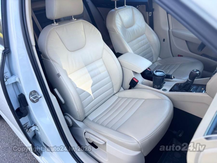 White Skoda Octavia 2016 in Tallinn, with an engine capacity of 1.40 L and mileage of 330 thousand km for 7999 €, photo 10 on AUTOMOTO.COM.LV