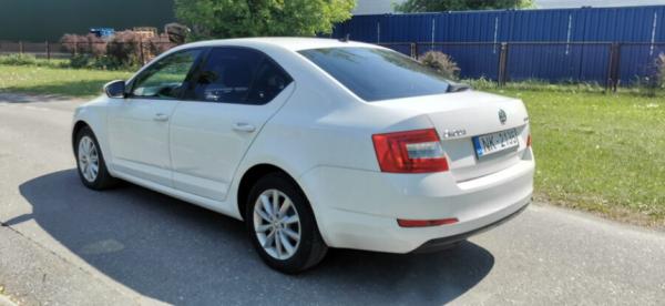 White Skoda Octavia 2016 in Riga, with an engine capacity of 1.60 L and mileage of 350 thousand km for 6300 €, photo 5 on AUTOMOTO.COM.LV