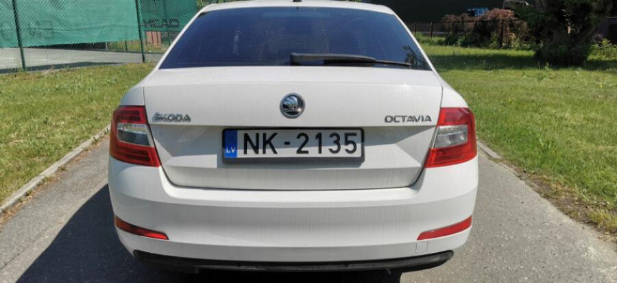 White Skoda Octavia 2016 in Riga, with an engine capacity of 1.60 L and mileage of 350 thousand km for 6300 €, photo 7 on AUTOMOTO.COM.LV