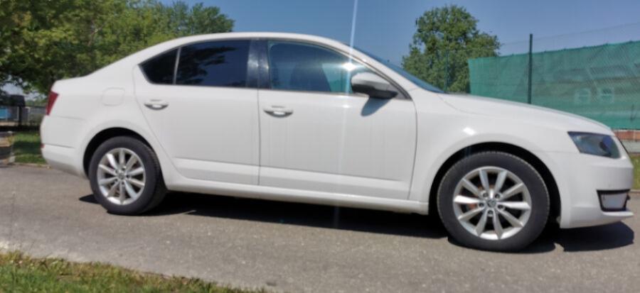 White Skoda Octavia 2016 in Riga, with an engine capacity of 1.60 L and mileage of 350 thousand km for 6300 €, photo 12 on AUTOMOTO.COM.LV
