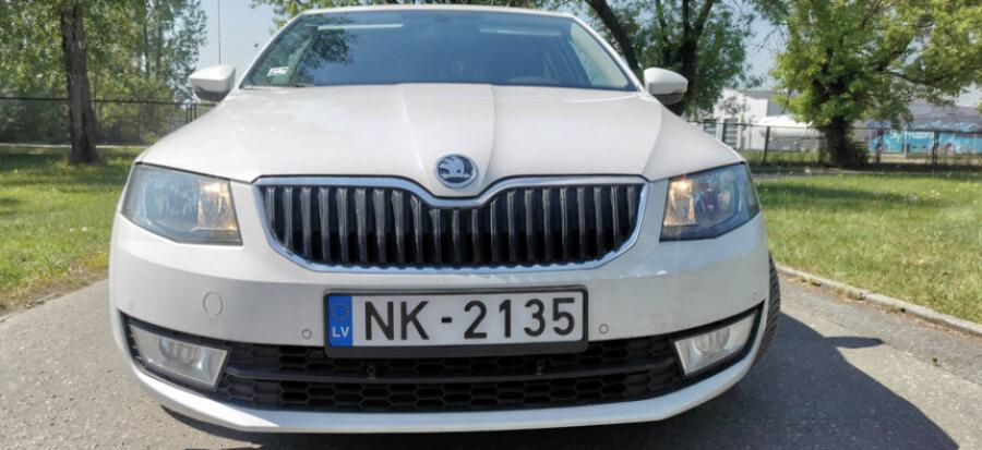 White Skoda Octavia 2016 in Riga, with an engine capacity of 1.60 L and mileage of 350 thousand km for 6300 €, photo 15 on AUTOMOTO.COM.LV