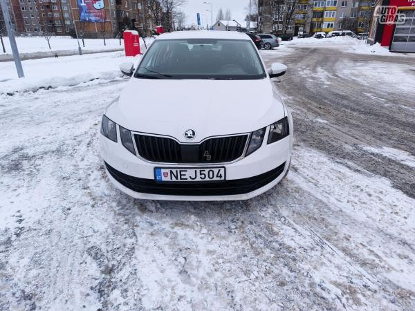 White Skoda Octavia 2017 in Siauliai, with an engine capacity of 1.60 L and mileage of 330 thousand km for 5900 €, photo 2 on AUTOMOTO.COM.LV