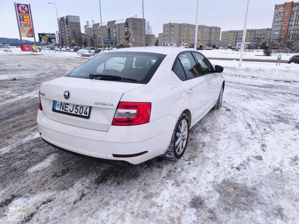 White Skoda Octavia 2017 in Siauliai, with an engine capacity of 1.60 L and mileage of 330 thousand km for 5900 €, photo 7 on AUTOMOTO.COM.LV