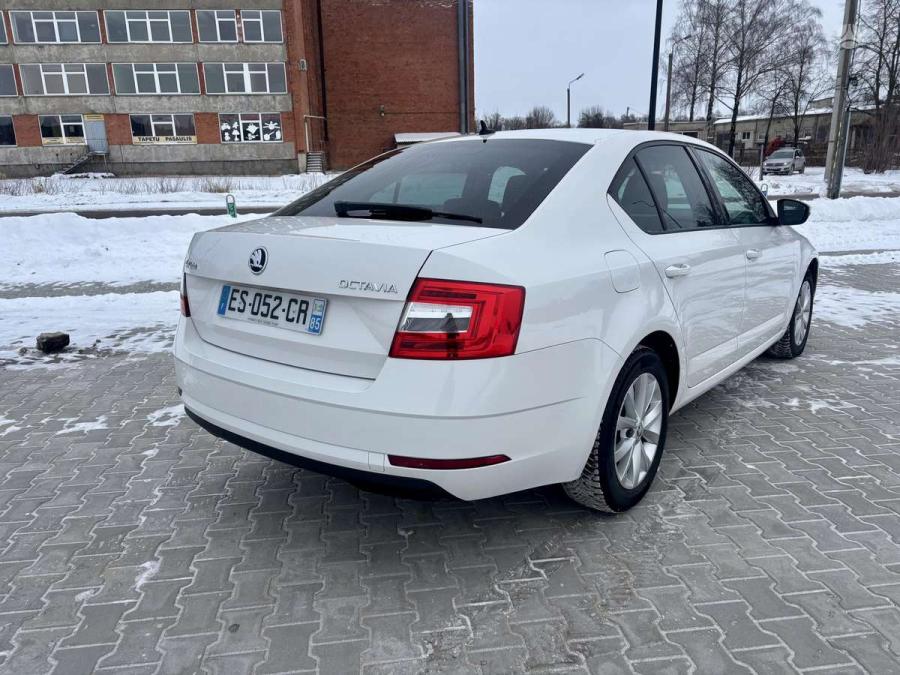 White Skoda Octavia 2017 in Taurage, with an engine capacity of 1.60 L and mileage of 250 thousand km for 6900 €, photo 7 on AUTOMOTO.COM.LV