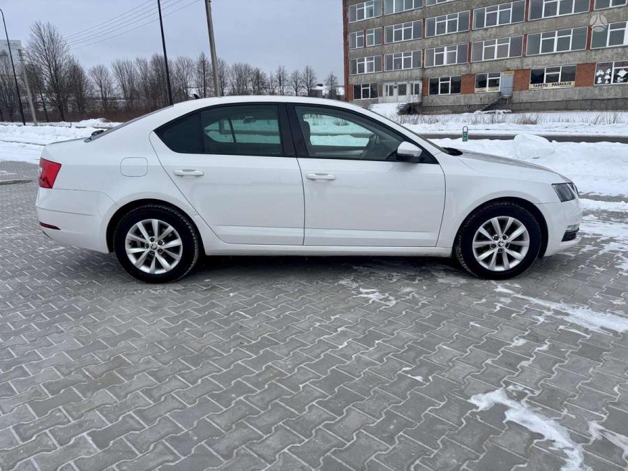 White Skoda Octavia 2017 in Taurage, with an engine capacity of 1.60 L and mileage of 250 thousand km for 6900 €, photo 8 on AUTOMOTO.COM.LV