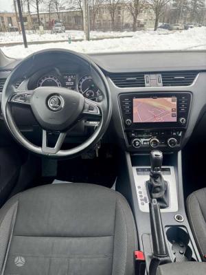 White Skoda Octavia 2017 in Taurage, with an engine capacity of 1.60 L and mileage of 250 thousand km for 6900 €, photo 16 on AUTOMOTO.COM.LV