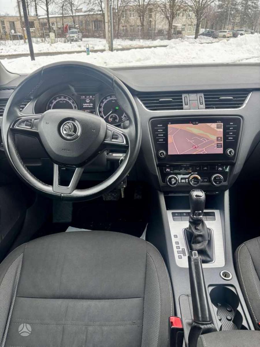 White Skoda Octavia 2017 in Taurage, with an engine capacity of 1.60 L and mileage of 250 thousand km for 6900 €, photo 16 on AUTOMOTO.COM.LV