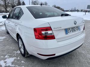 White Skoda Octavia 2017 in Taurage, with an engine capacity of 1.60 L and mileage of 250 thousand km for 6900 €, photo 24 on AUTOMOTO.COM.LV