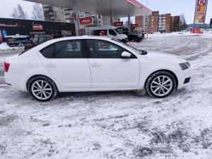 White Skoda Octavia 2017 in Siauliai, with an engine capacity of 1.60 L and mileage of 330 thousand km for 6000 €, photo 5 on AUTOMOTO.COM.LV