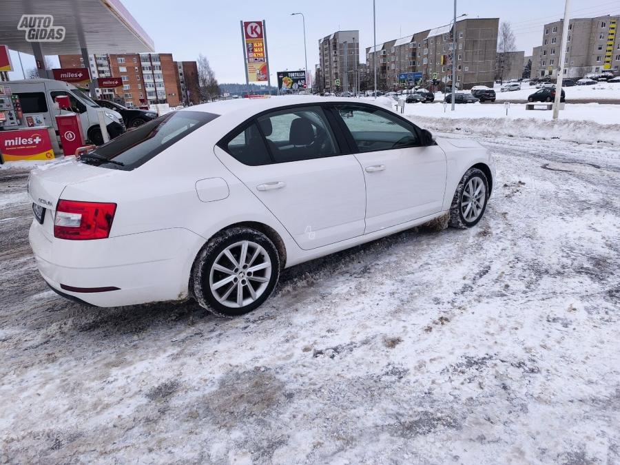 White Skoda Octavia 2017 in Siauliai, with an engine capacity of 1.60 L and mileage of 330 thousand km for 6000 €, photo 6 on AUTOMOTO.COM.LV