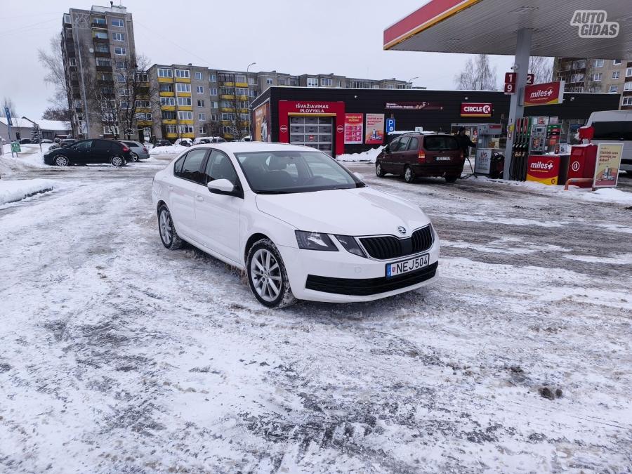 White Skoda Octavia 2017 in Siauliai, with an engine capacity of 1.60 L and mileage of 330 thousand km for 6000 €, photo 9 on AUTOMOTO.COM.LV