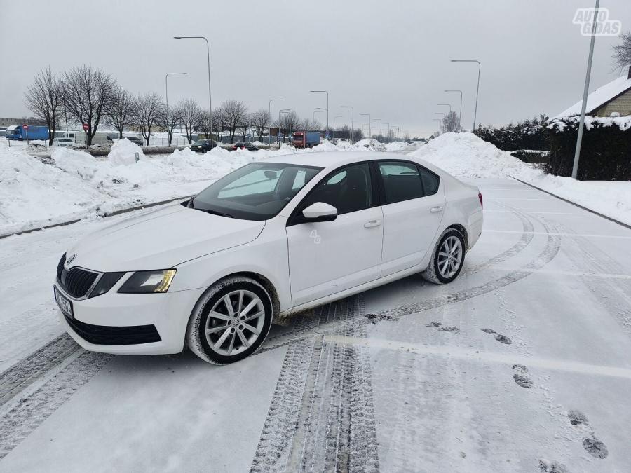 Белый Шкода Октавия 2017 в Шяуляй, объемом двигателя 1.60 л и пробегом 3 тыс. км за 6000 €, фото 1 на AUTOMOTO.COM.LV