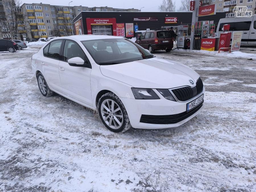 White Skoda Octavia 2017 in Siauliai, with an engine capacity of 1.60 L and mileage of 3 thousand km for 6000 €, photo 3 on AUTOMOTO.COM.LV
