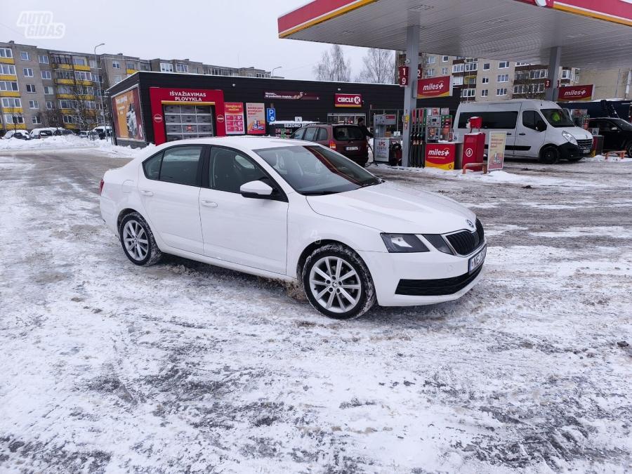White Skoda Octavia 2017 in Siauliai, with an engine capacity of 1.60 L and mileage of 3 thousand km for 6000 €, photo 10 on AUTOMOTO.COM.LV