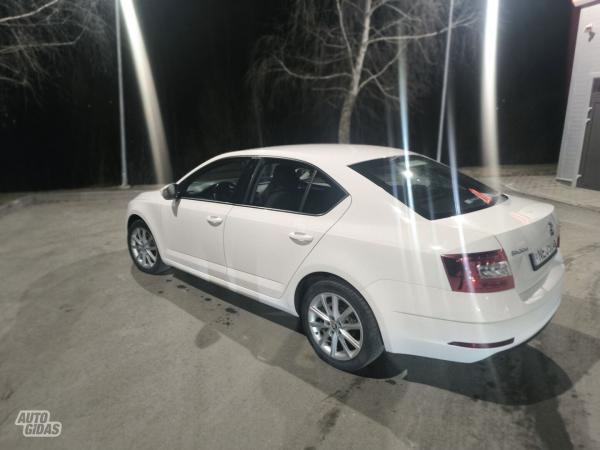 White Skoda Octavia 2017 in Siauliai, with an engine capacity of 1.60 L and mileage of 300 thousand km for 6450 €, photo 4 on AUTOMOTO.COM.LV