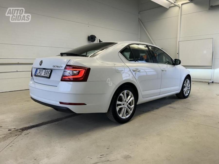 White Skoda Octavia 2017 in Radviliskis, with an engine capacity of 1.60 L and mileage of 157 thousand km for 10350 €, photo 4 on AUTOMOTO.COM.LV
